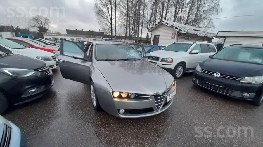 Grey Alfa Romeo 159 2007 in Riga, with an engine capacity of 2.40 L and mileage of 240 thousand km for 2700 €, photo 26 on AUTOMOTO.COM.LV