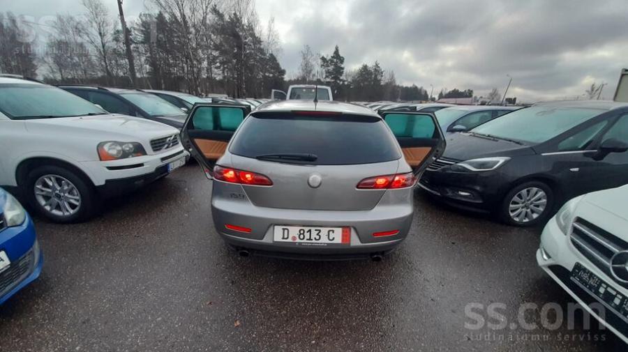 Grey Alfa Romeo 159 2007 in Riga, with an engine capacity of 2.40 L and mileage of 240 thousand km for 2700 €, photo 30 on AUTOMOTO.COM.LV