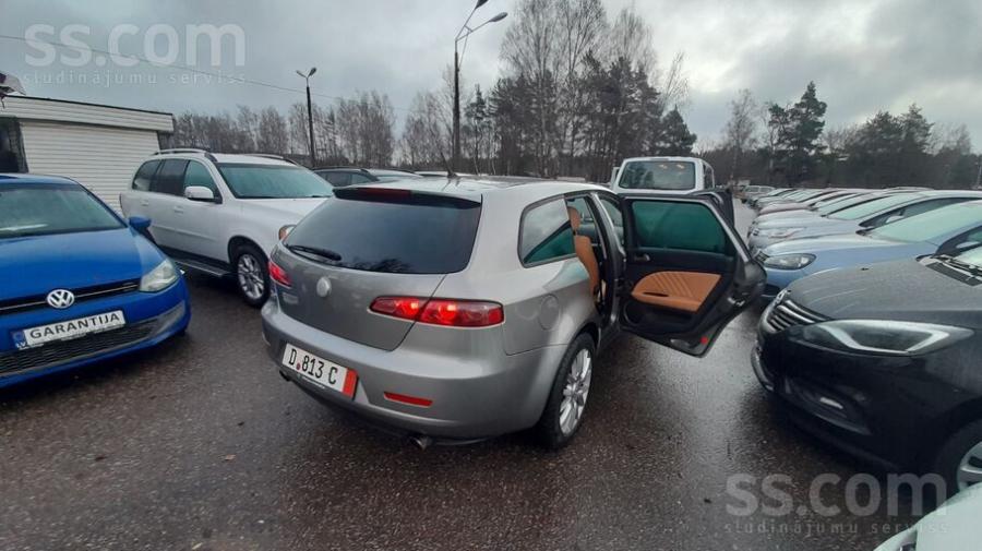 Grey Alfa Romeo 159 2007 in Riga, with an engine capacity of 2.40 L and mileage of 240 thousand km for 2700 €, photo 31 on AUTOMOTO.COM.LV