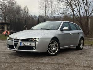 Pelēks Alfa Romeo 159 2007 Kauņa, ar dzinēja tilpumu 1.90 L un nobraukumu 280 tūkst. km par 2250 €, foto  vietnē AUTOMOTO.COM.LV