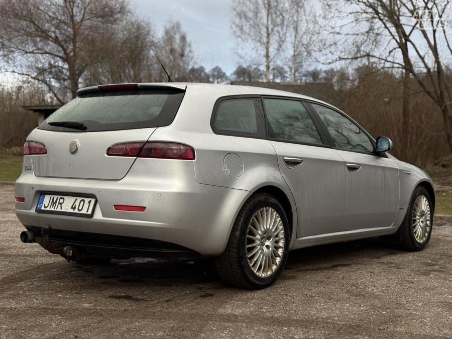 Grey Alfa Romeo 159 2007 in Kaunas, with an engine capacity of 1.90 L and mileage of 280 thousand km for 2250 €, photo 5 on AUTOMOTO.COM.LV