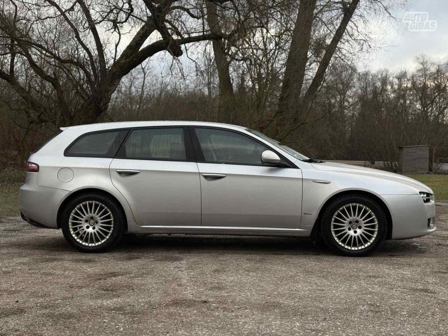 Grey Alfa Romeo 159 2007 in Kaunas, with an engine capacity of 1.90 L and mileage of 280 thousand km for 2250 €, photo 7 on AUTOMOTO.COM.LV