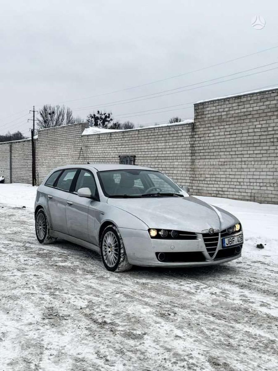 Grey Alfa Romeo 159 2007 in Kaunas, with an engine capacity of 1.90 L and mileage of 280 thousand km for 2000 €, photo 1 on AUTOMOTO.COM.LV
