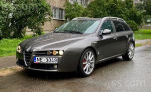 Pelēks Alfa Romeo 159 2007 Rīga, ar dzinēja tilpumu 3.20 L un nobraukumu 240 tūkst. km par 9000 €, foto  vietnē AUTOMOTO.COM.LV