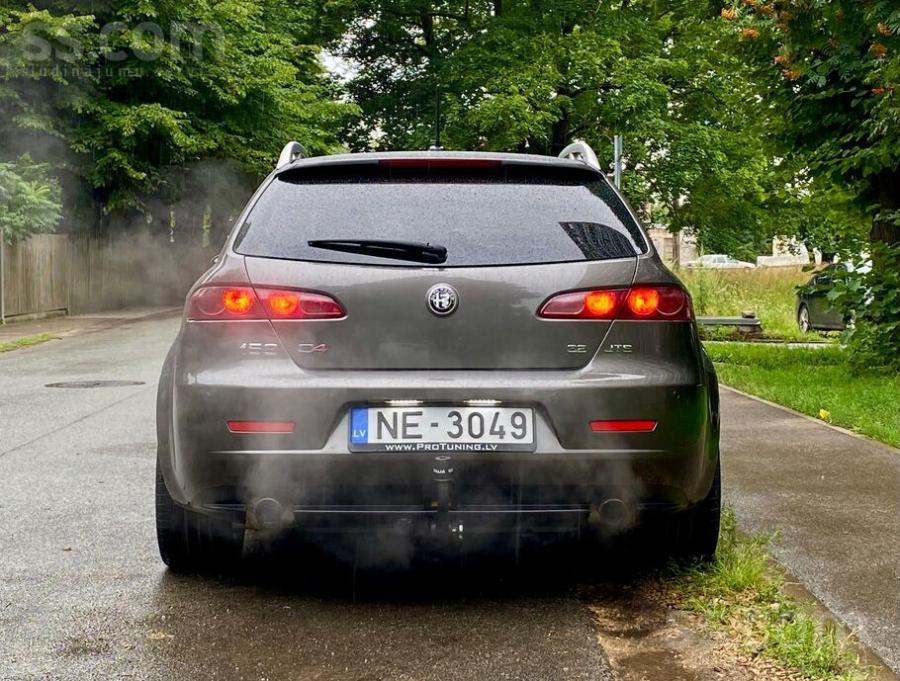 Pelēks Alfa Romeo 159 2007 Rīga, ar dzinēja tilpumu 3.20 L un nobraukumu 240 tūkst. km par 9000 €, foto 3 vietnē AUTOMOTO.COM.LV
