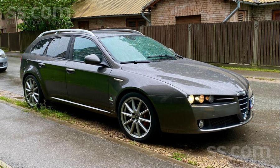 Pelēks Alfa Romeo 159 2007 Rīga, ar dzinēja tilpumu 3.20 L un nobraukumu 240 tūkst. km par 9000 €, foto 4 vietnē AUTOMOTO.COM.LV