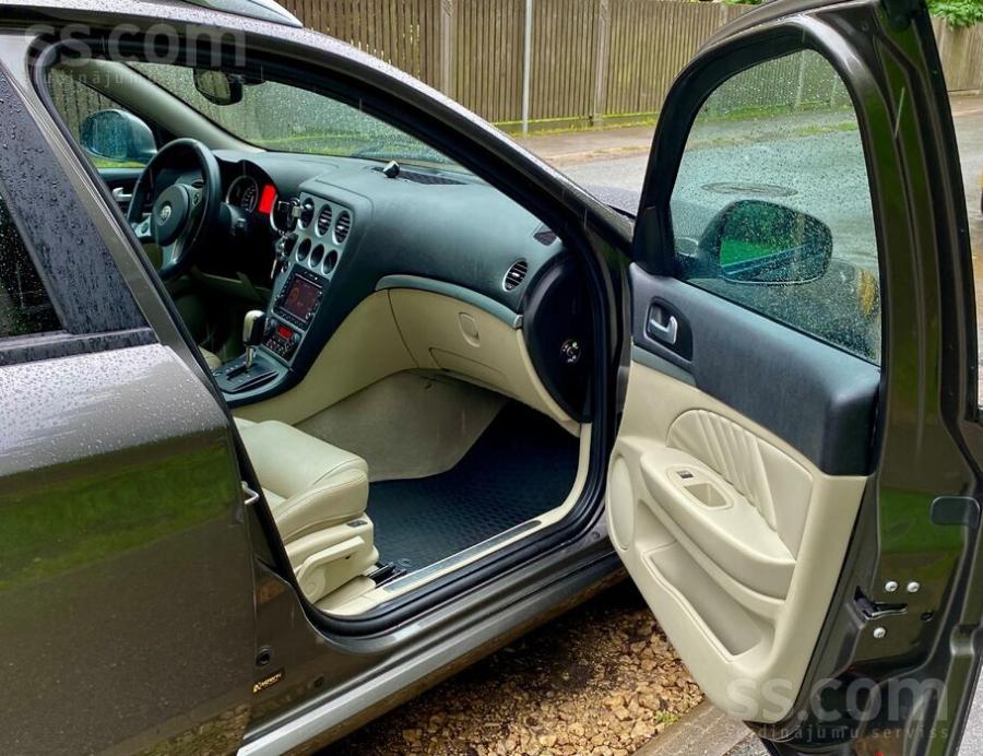 Pelēks Alfa Romeo 159 2007 Rīga, ar dzinēja tilpumu 3.20 L un nobraukumu 240 tūkst. km par 9000 €, foto 5 vietnē AUTOMOTO.COM.LV