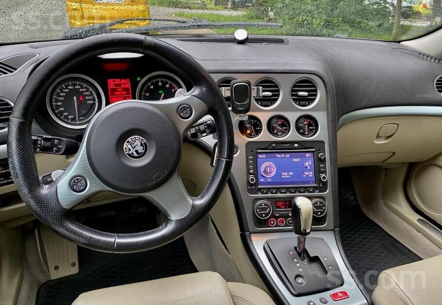 Pelēks Alfa Romeo 159 2007 Rīga, ar dzinēja tilpumu 3.20 L un nobraukumu 240 tūkst. km par 9000 €, foto 6 vietnē AUTOMOTO.COM.LV