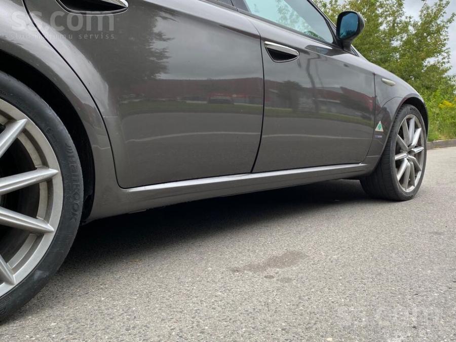 Pelēks Alfa Romeo 159 2007 Rīga, ar dzinēja tilpumu 3.20 L un nobraukumu 240 tūkst. km par 9000 €, foto 12 vietnē AUTOMOTO.COM.LV