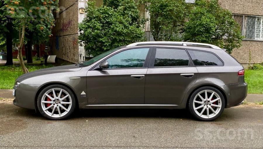 Pelēks Alfa Romeo 159 2007 Rīga, ar dzinēja tilpumu 3.20 L un nobraukumu 240 tūkst. km par 9000 €, foto 13 vietnē AUTOMOTO.COM.LV