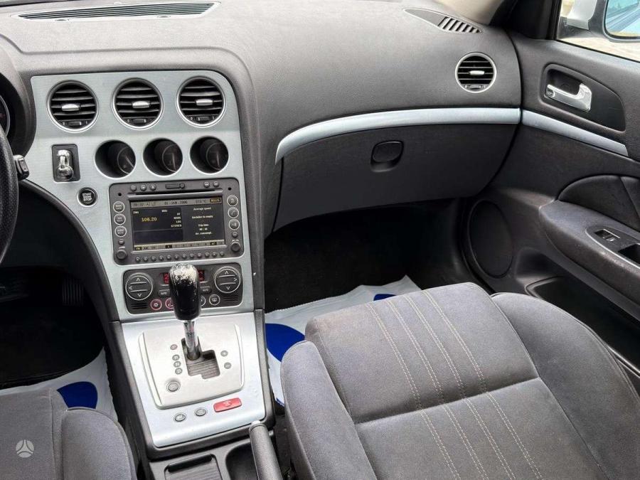 Grey Alfa Romeo 159 2007 in Vilnius, with an engine capacity of 1.91 L and mileage of 256 thousand km for 1750 €, photo 10 on AUTOMOTO.COM.LV