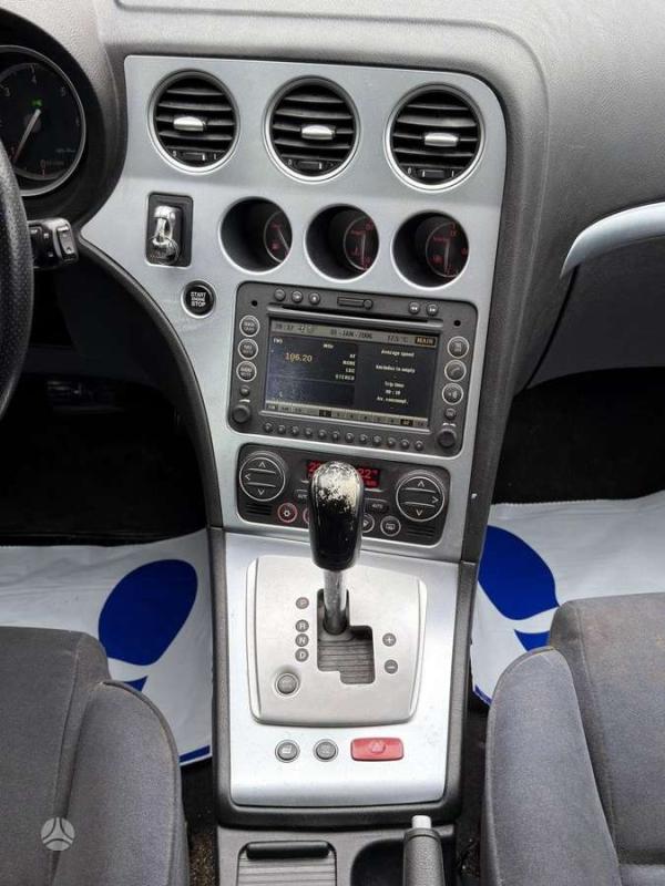 Grey Alfa Romeo 159 2007 in Vilnius, with an engine capacity of 1.91 L and mileage of 256 thousand km for 1750 €, photo 10 on AUTOMOTO.COM.LV