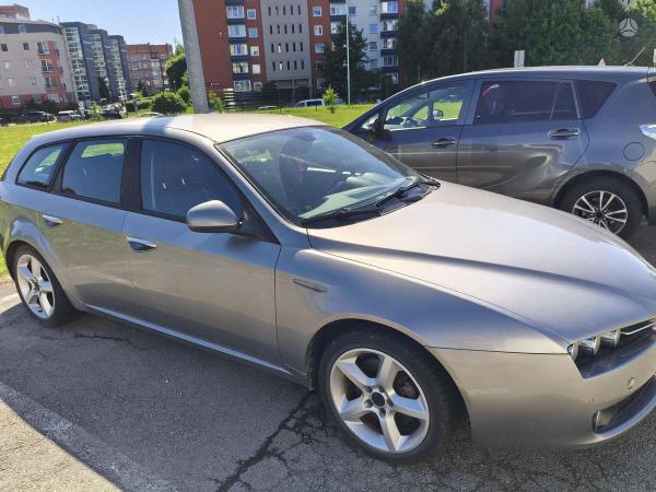 Pelēks Alfa Romeo 159 2007 Klaipėda, ar dzinēja tilpumu 2.20 L un nobraukumu 256 tūkst. km par 900 €, foto 3 vietnē AUTOMOTO.COM.LV