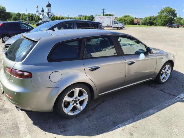 Pelēks Alfa Romeo 159 2007 Klaipėda, ar dzinēja tilpumu 2.20 L un nobraukumu 256 tūkst. km par 900 €, foto 4 vietnē AUTOMOTO.COM.LV