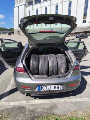 Grey Alfa Romeo 159 2007 in Klaipeda, with an engine capacity of 2.20 L and mileage of 256 thousand km for 900 €, photo 15 on AUTOMOTO.COM.LV