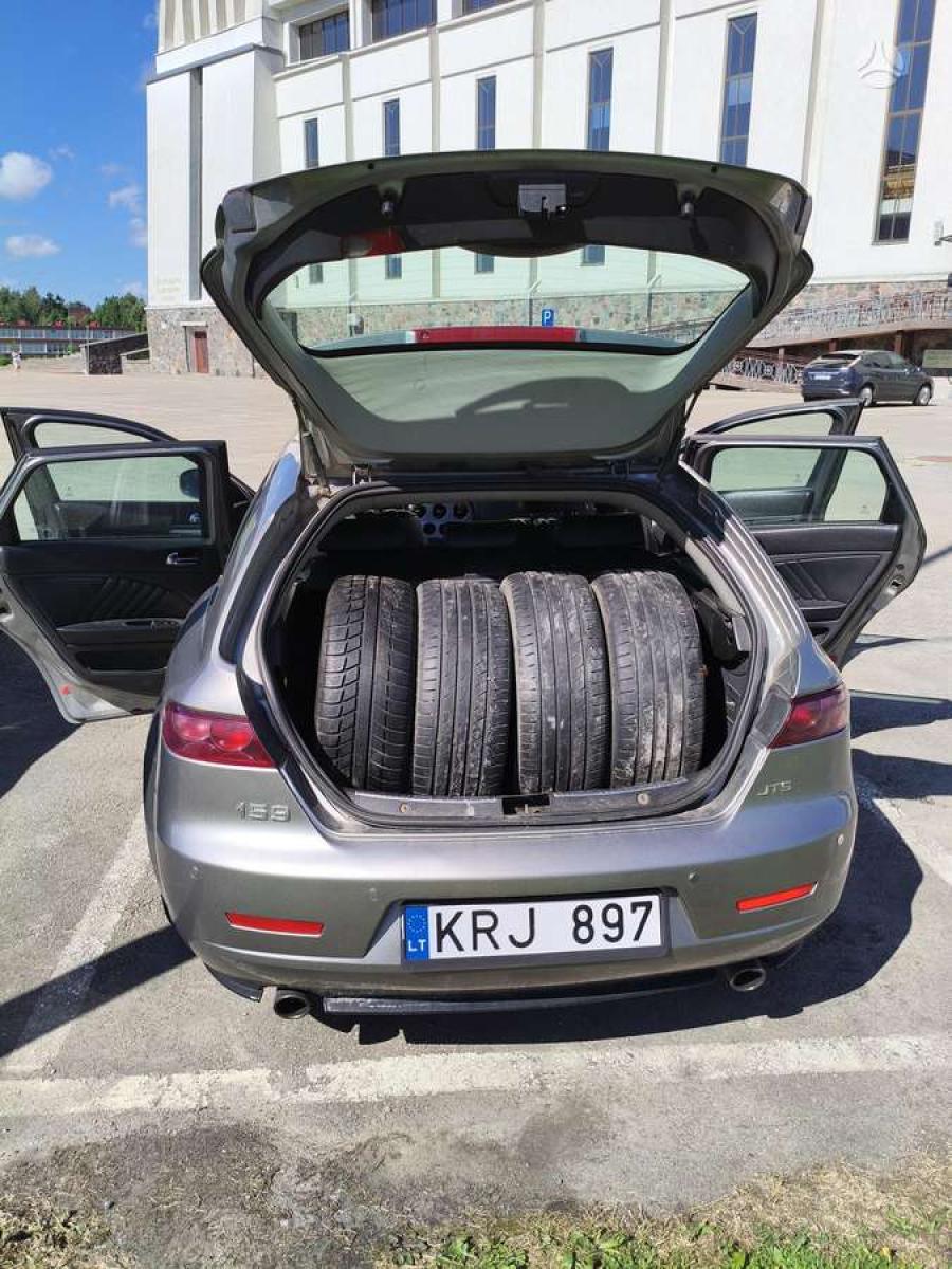 Grey Alfa Romeo 159 2007 in Klaipeda, with an engine capacity of 2.20 L and mileage of 256 thousand km for 900 €, photo 15 on AUTOMOTO.COM.LV