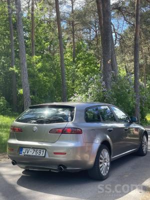 Pelēks Alfa Romeo 159 2007 Tukums, ar dzinēja tilpumu 2.40 L un nobraukumu 380 tūkst. km par 1850 €, foto  vietnē AUTOMOTO.COM.LV