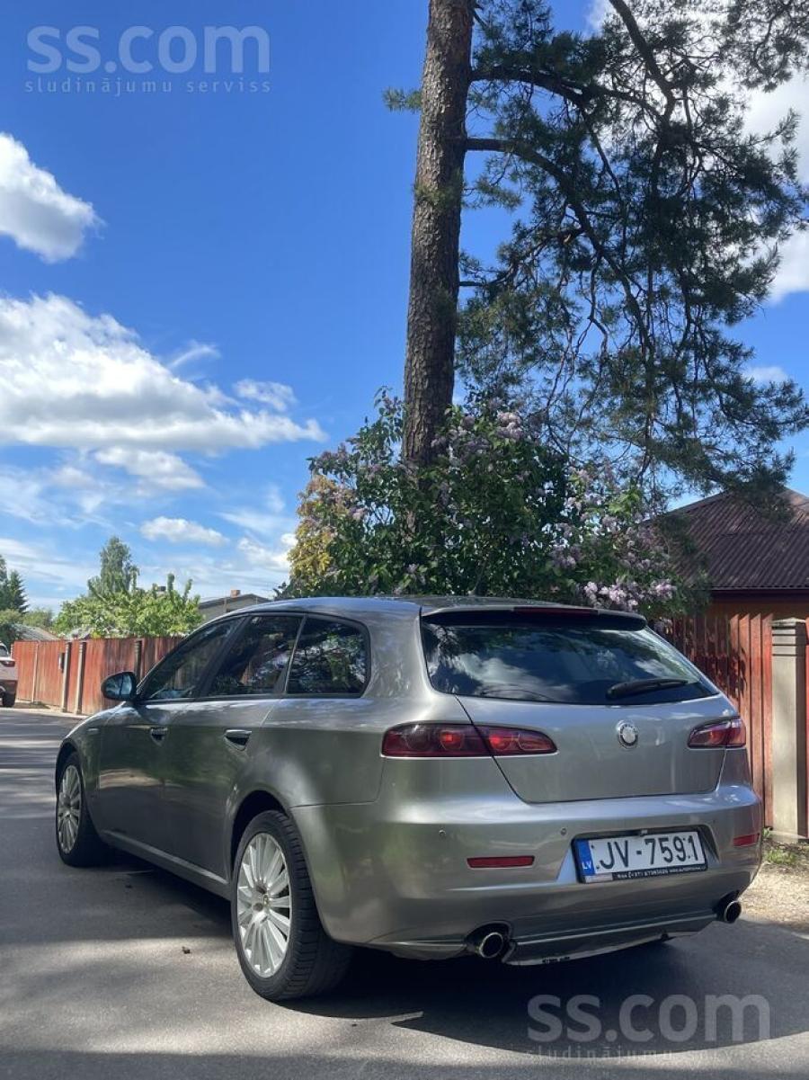 Pelēks Alfa Romeo 159 2007 Tukums, ar dzinēja tilpumu 2.40 L un nobraukumu 380 tūkst. km par 1850 €, foto 4 vietnē AUTOMOTO.COM.LV