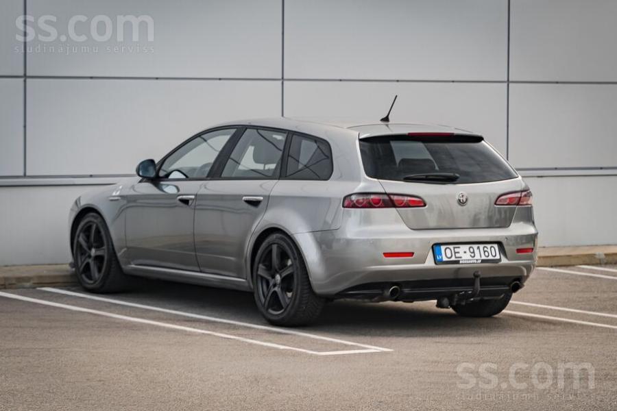 Pelēks Alfa Romeo 159 2007 Rīga, ar dzinēja tilpumu 2.20 L un nobraukumu 276 tūkst. km par 2350 €, foto 7 vietnē AUTOMOTO.COM.LV