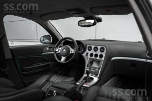 Pelēks Alfa Romeo 159 2007 Rīga, ar dzinēja tilpumu 2.20 L un nobraukumu 276 tūkst. km par 2350 €, foto 14 vietnē AUTOMOTO.COM.LV