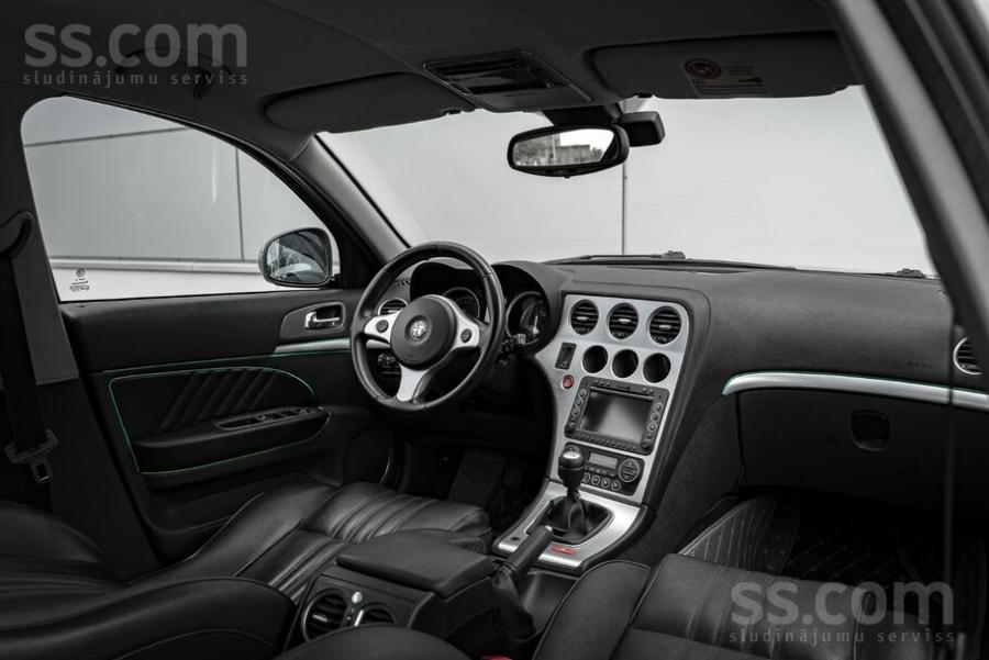 Pelēks Alfa Romeo 159 2007 Rīga, ar dzinēja tilpumu 2.20 L un nobraukumu 276 tūkst. km par 2350 €, foto 14 vietnē AUTOMOTO.COM.LV