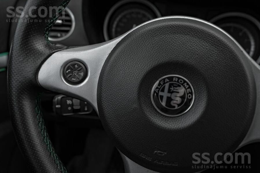 Pelēks Alfa Romeo 159 2007 Rīga, ar dzinēja tilpumu 2.20 L un nobraukumu 276 tūkst. km par 2350 €, foto 16 vietnē AUTOMOTO.COM.LV