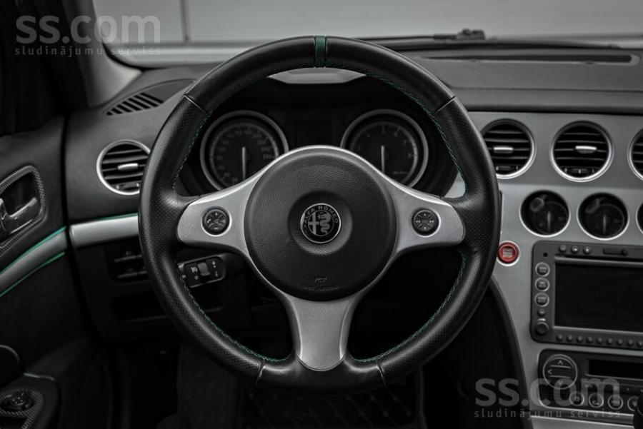 Pelēks Alfa Romeo 159 2007 Rīga, ar dzinēja tilpumu 2.20 L un nobraukumu 276 tūkst. km par 2350 €, foto 17 vietnē AUTOMOTO.COM.LV