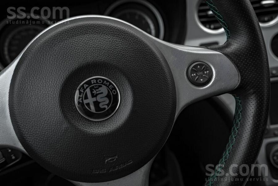 Pelēks Alfa Romeo 159 2007 Rīga, ar dzinēja tilpumu 2.20 L un nobraukumu 276 tūkst. km par 2350 €, foto 18 vietnē AUTOMOTO.COM.LV