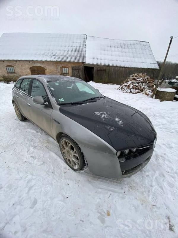 Alfa Romeo 159 2007 in Madona on AUTOMOTO.COM.LV Grey Alfa Romeo 159 2007 in Madona, with an engine capacity of 2.40 L and mileage of 0 thousand km for 1300 €, photo 4 on AUTOMOTO.COM.LV