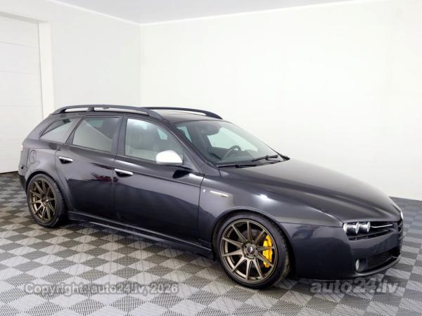 Pelēks Alfa Romeo 159 2008 Tallina, ar dzinēja tilpumu 2.40 L un nobraukumu 296 tūkst. km par 2499 €, foto 1 vietnē AUTOMOTO.COM.LV