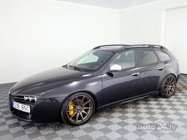Pelēks Alfa Romeo 159 2008 Tallina, ar dzinēja tilpumu 2.40 L un nobraukumu 296 tūkst. km par 2499 €, foto 2 vietnē AUTOMOTO.COM.LV