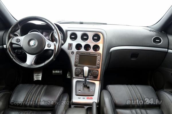 Pelēks Alfa Romeo 159 2008 Tallina, ar dzinēja tilpumu 2.40 L un nobraukumu 296 tūkst. km par 2499 €, foto 5 vietnē AUTOMOTO.COM.LV