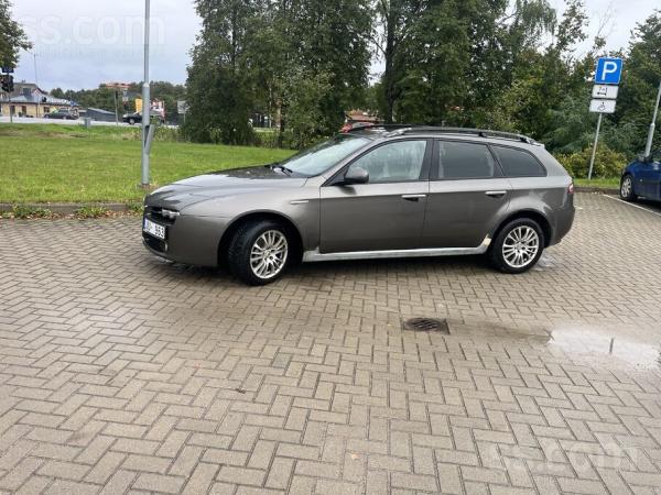 Pelēks Alfa Romeo 159 2008 Rīga, ar dzinēja tilpumu 1.90 L un nobraukumu 340 tūkst. km par 950 €, foto 1 vietnē AUTOMOTO.COM.LV