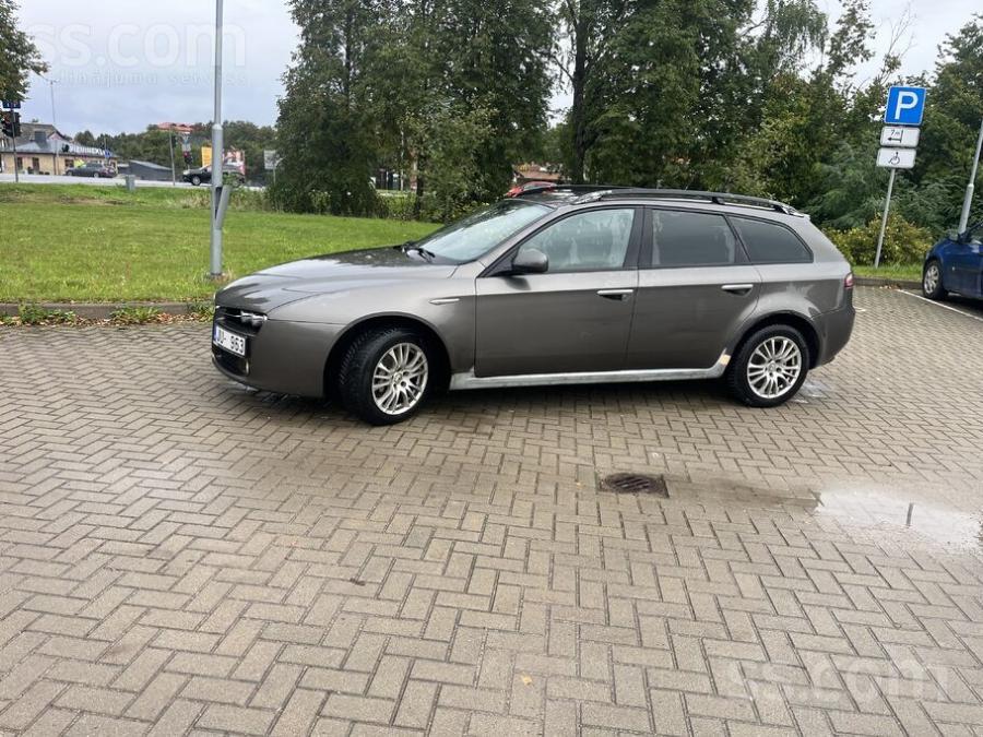 Pelēks Alfa Romeo 159 2008 Rīga, ar dzinēja tilpumu 1.90 L un nobraukumu 340 tūkst. km par 950 €, foto 1 vietnē AUTOMOTO.COM.LV