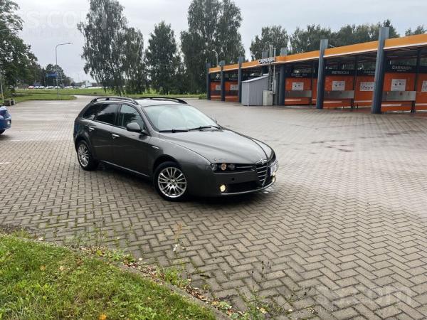 Pelēks Alfa Romeo 159 2008 Rīga, ar dzinēja tilpumu 1.90 L un nobraukumu 340 tūkst. km par 950 €, foto 3 vietnē AUTOMOTO.COM.LV