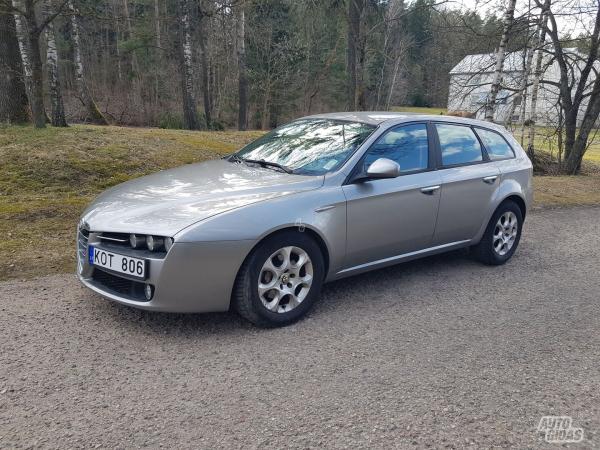 Grey Alfa Romeo 159 2009 in Vilnius, with an engine capacity of 1.90 L and mileage of 226 thousand km for 1599 €, photo 1 on AUTOMOTO.COM.LV
