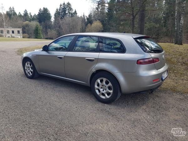 Grey Alfa Romeo 159 2009 in Vilnius, with an engine capacity of 1.90 L and mileage of 226 thousand km for 1599 €, photo 3 on AUTOMOTO.COM.LV