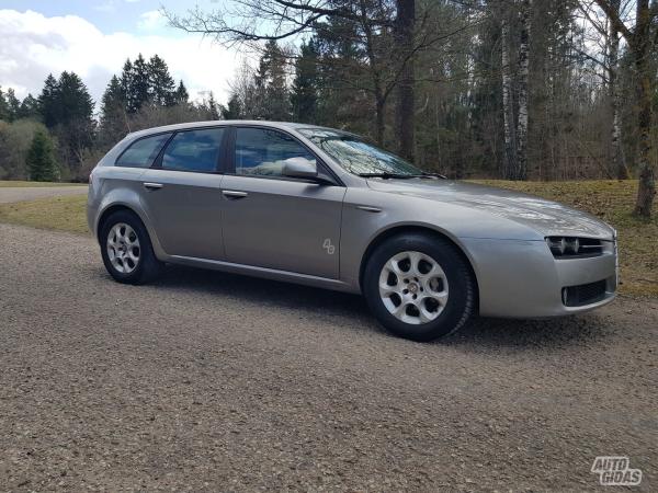 Grey Alfa Romeo 159 2009 in Vilnius, with an engine capacity of 1.90 L and mileage of 226 thousand km for 1599 €, photo 4 on AUTOMOTO.COM.LV