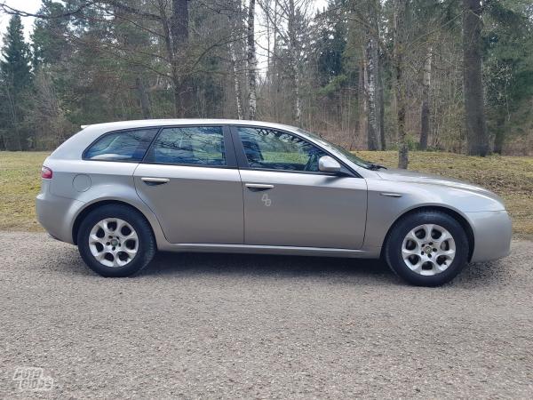 Grey Alfa Romeo 159 2009 in Vilnius, with an engine capacity of 1.90 L and mileage of 226 thousand km for 1599 €, photo 5 on AUTOMOTO.COM.LV
