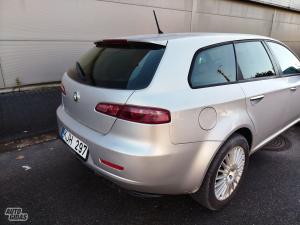 Pelēks Alfa Romeo 159 2010 Panevēža, ar dzinēja tilpumu 2.00 L un nobraukumu 299 tūkst. km par 2600 €, foto 5 vietnē AUTOMOTO.COM.LV