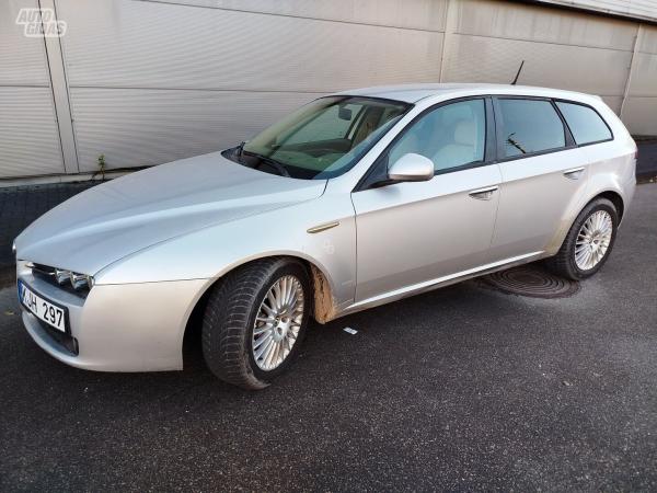 Pelēks Alfa Romeo 159 2010 Panevēža, ar dzinēja tilpumu 2.00 L un nobraukumu 299 tūkst. km par 2600 €, foto 1 vietnē AUTOMOTO.COM.LV