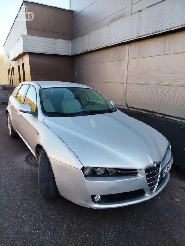 Pelēks Alfa Romeo 159 2010 Panevēža, ar dzinēja tilpumu 2.00 L un nobraukumu 299 tūkst. km par 2600 €, foto 2 vietnē AUTOMOTO.COM.LV