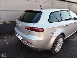 Pelēks Alfa Romeo 159 2010 Panevēža, ar dzinēja tilpumu 2.00 L un nobraukumu 299 tūkst. km par 2600 €, foto 5 vietnē AUTOMOTO.COM.LV