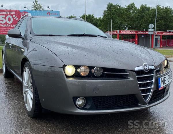 Pelēks Alfa Romeo 159 2010 Jūrmala, ar dzinēja tilpumu 3.20 L un nobraukumu 240 tūkst. km par 8500 €, foto 1 vietnē AUTOMOTO.COM.LV