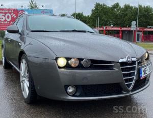 Pelēks Alfa Romeo 159 2010 Jūrmala, ar dzinēja tilpumu 3.20 L un nobraukumu 240 tūkst. km par 8500 €, foto  vietnē AUTOMOTO.COM.LV