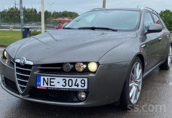 Pelēks Alfa Romeo 159 2010 Jūrmala, ar dzinēja tilpumu 3.20 L un nobraukumu 240 tūkst. km par 8500 €, foto 2 vietnē AUTOMOTO.COM.LV