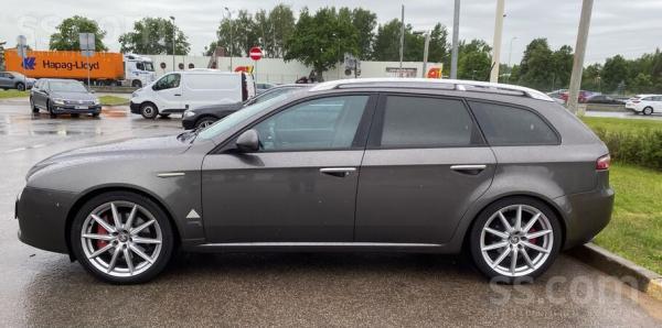 Grey Alfa Romeo 159 2010 in Jurmala, with an engine capacity of 3.20 L and mileage of 240 thousand km for 8500 €, photo 3 on AUTOMOTO.COM.LV