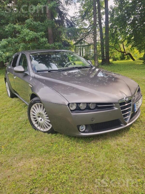 Pelēks Alfa Romeo 159 2010 Rīga, ar dzinēja tilpumu 1.90 L un nobraukumu 202 tūkst. km par 1950 €, foto 3 vietnē AUTOMOTO.COM.LV
