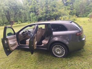 Pelēks Alfa Romeo 159 2010 Rīga, ar dzinēja tilpumu 1.90 L un nobraukumu 202 tūkst. km par 1950 €, foto 5 vietnē AUTOMOTO.COM.LV