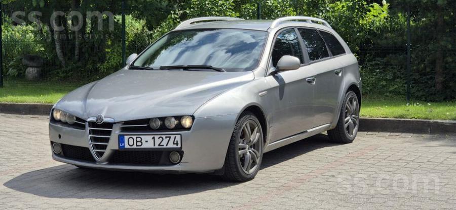 Pelēks Alfa Romeo 159 2010 Cēsis, ar dzinēja tilpumu 2.00 L un nobraukumu 301 tūkst. km par 1700 €, foto 1 vietnē AUTOMOTO.COM.LV
